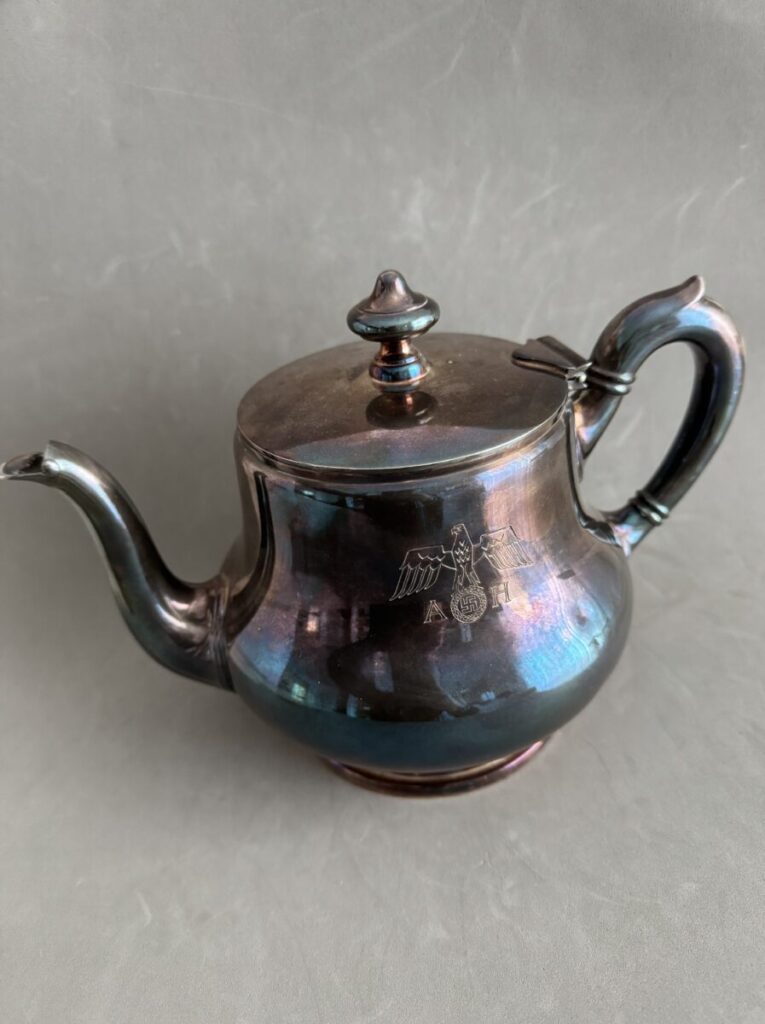 ADOLF HITLER TEAPOT | Memorabilia of War